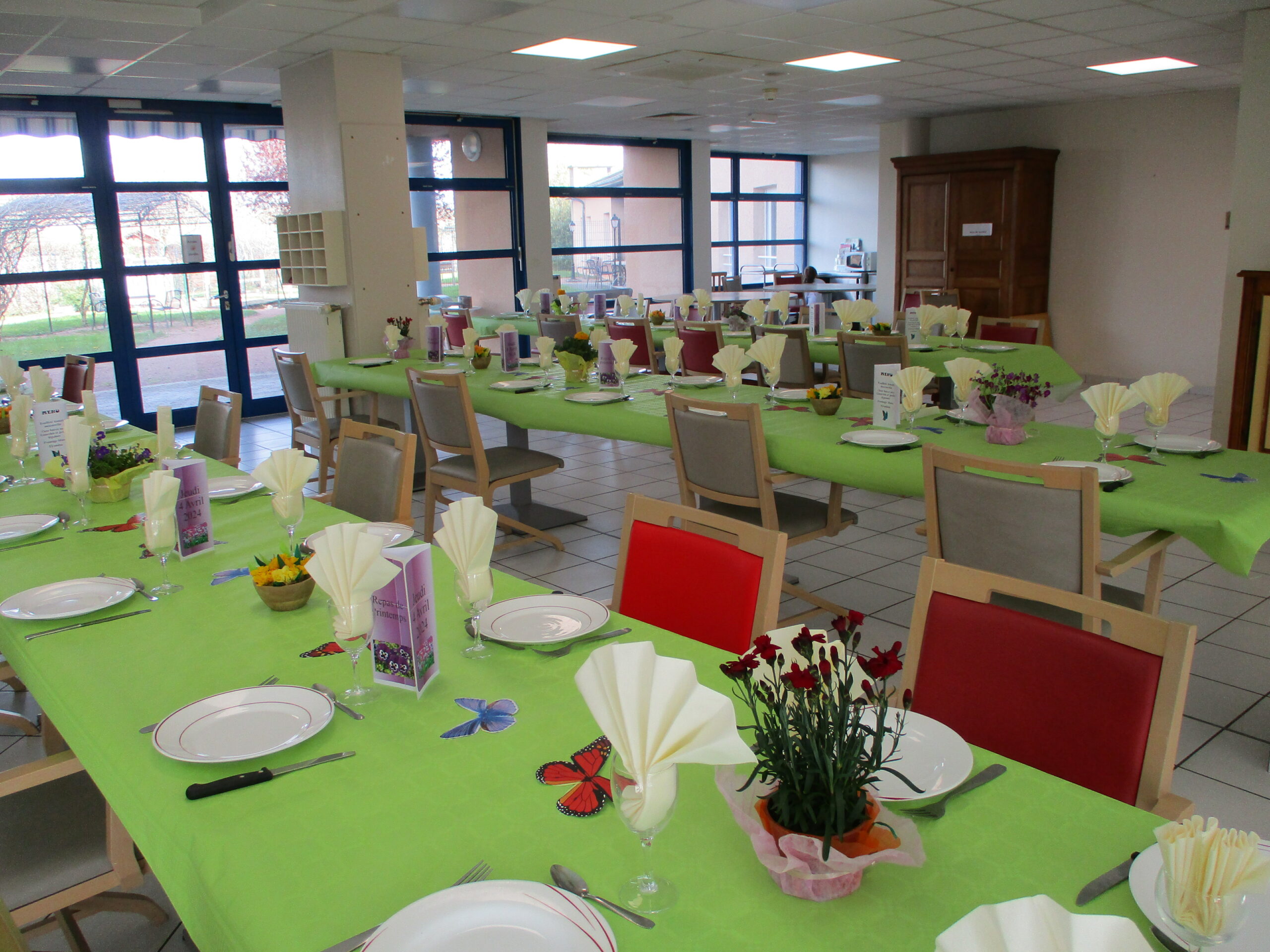 Repas de Printemps à la résidence Ste Anne - EHPAD du Pays de Belmont